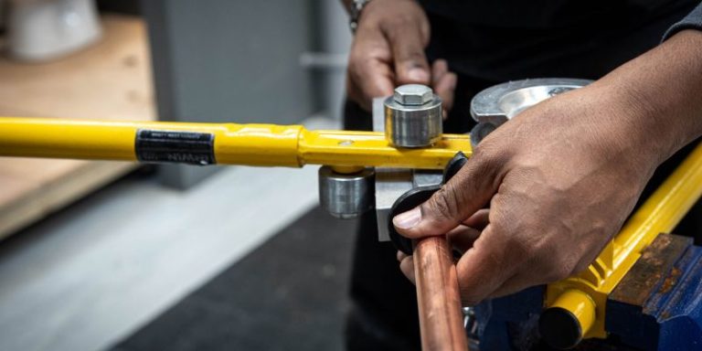 Guide: NVQ Plumbing & JIB Plumbing CSCS Card | Logic4training