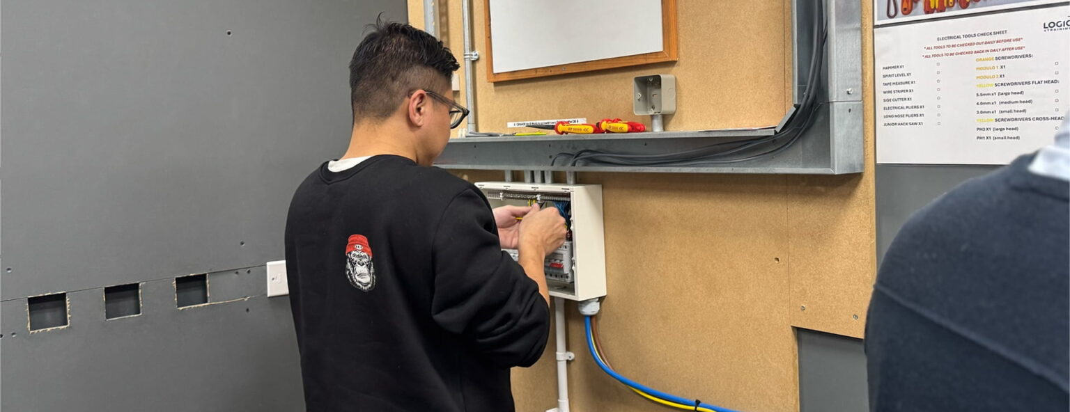 How Can Householders A Tradesperson Is Properly Trained & Qualified ...